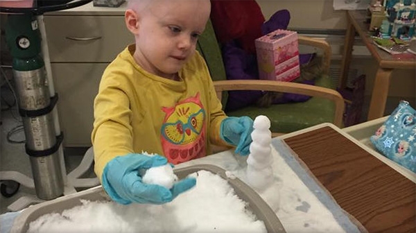 Nurse Goes Above And Beyond For Sick Children That Can't Play Outside ...